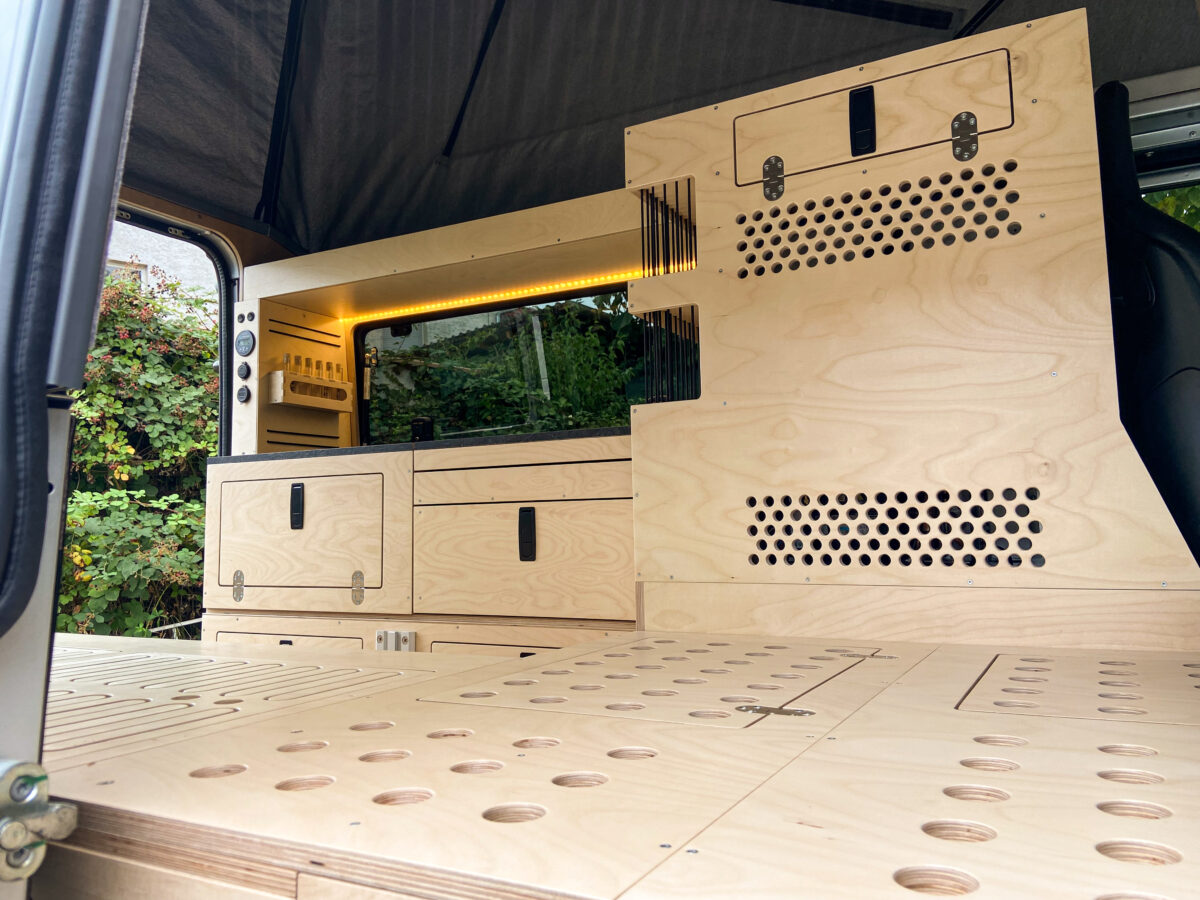 Defender Campingausbau mit Hubdach: Maßgeschneiderter Ausbau für jedes ...