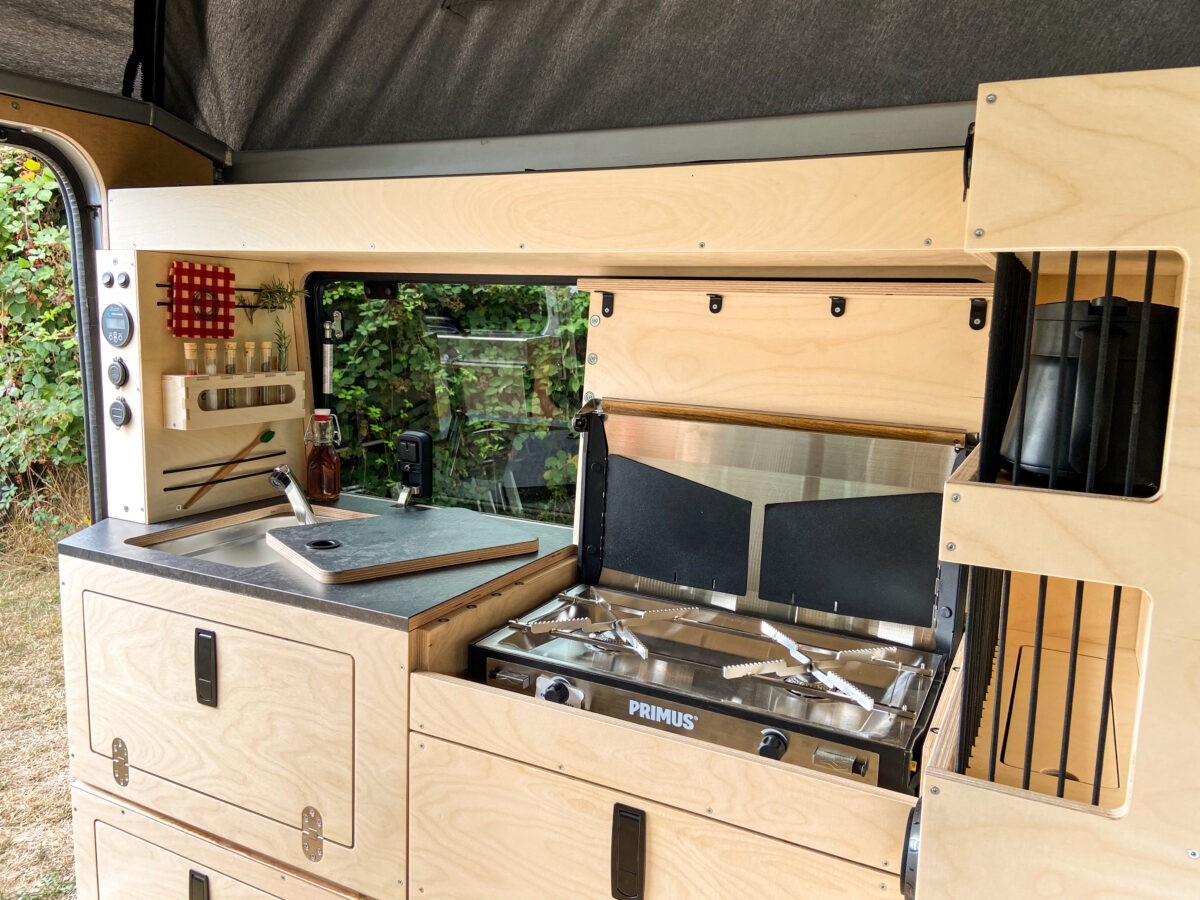 Defender Campingausbau mit Hubdach: Maßgeschneiderter Ausbau für jedes ...