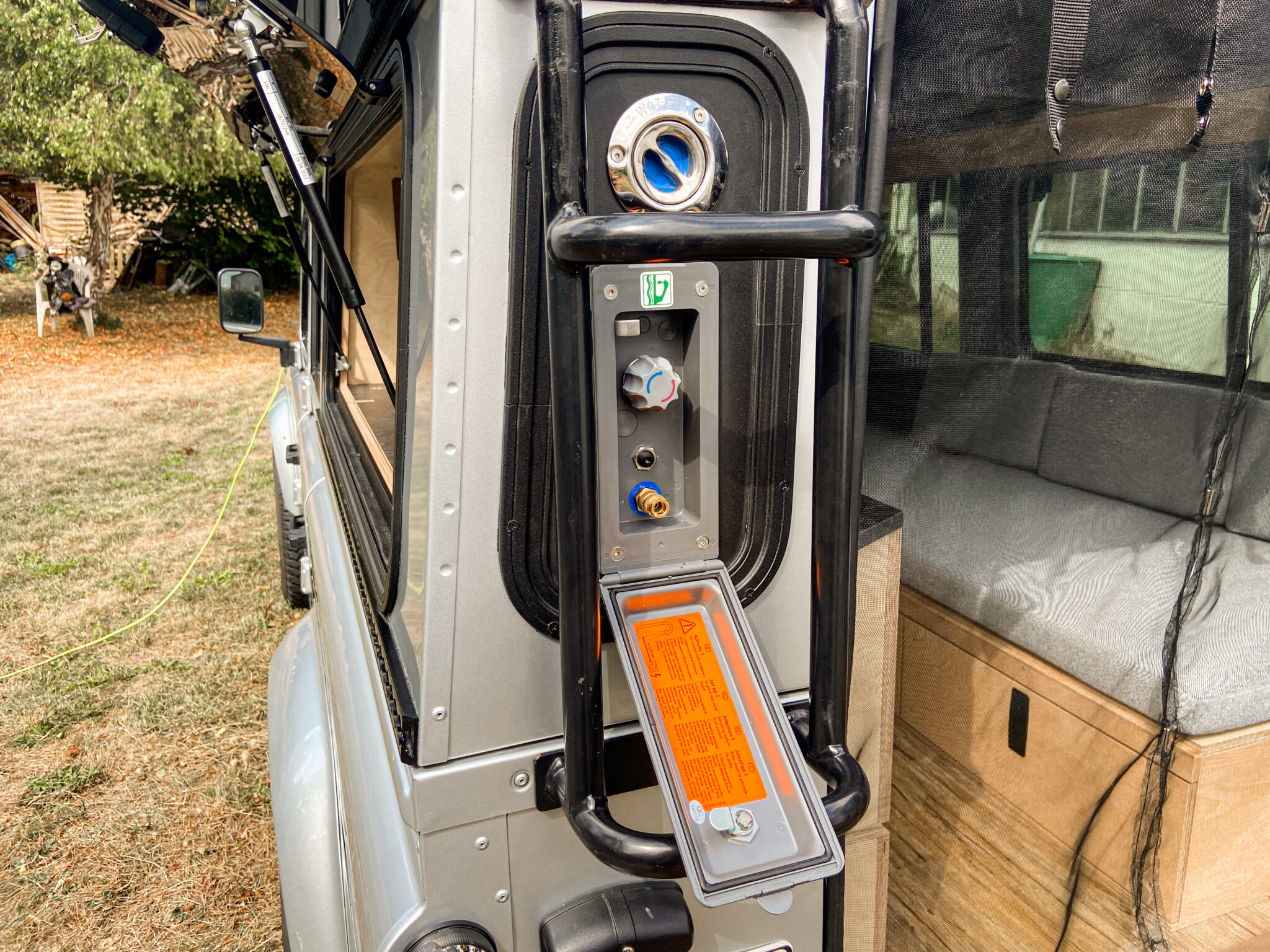 Defender Campingausbau mit Hubdach: Maßgeschneiderter Ausbau für jedes ...